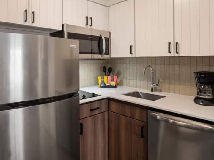 3 Cozy Suites Stay In Bloomington – Breakfast - Bloomington, MN