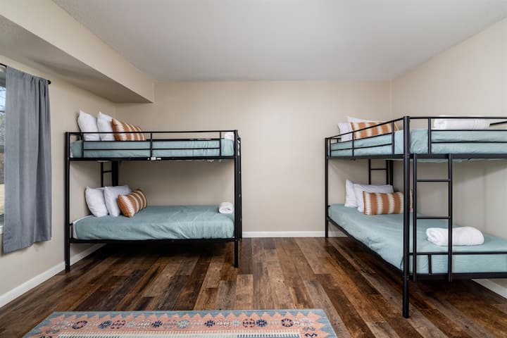 The Getaway - Sleeps 12 - Temple, TX