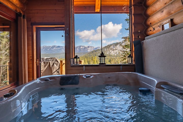Luxury Log Lodge W/ Hot Tub & Mountain Views - Lake Chelan, WA