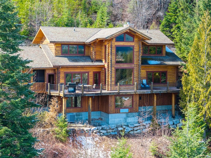 Luxury Log Lodge W/ Hot Tub & Mountain Views - Lake Chelan, WA