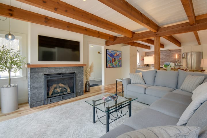 Private Hot Tub & Deck: North Conway Retreat - North Conway, NH