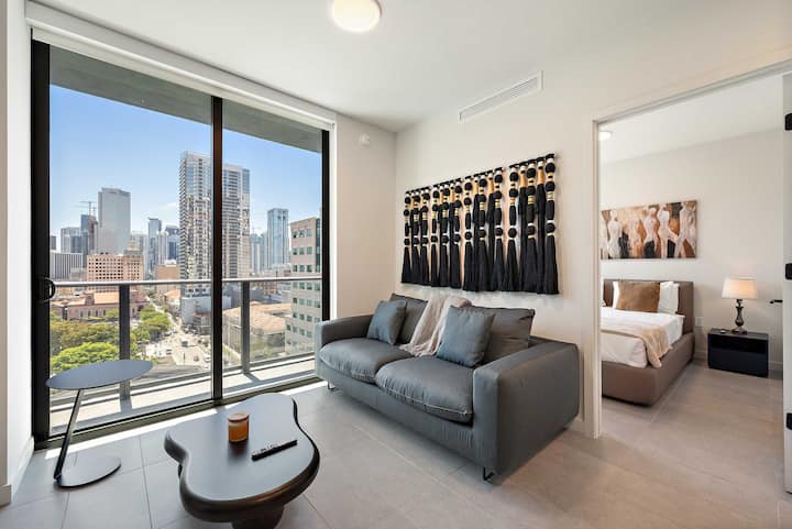 501 First Downtown Miami Balcony & City View - マイアミ
