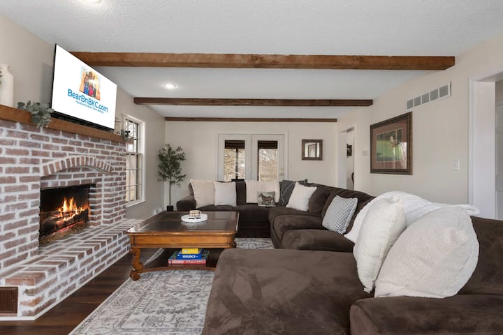 New! 6 Br-kingbeds_sleeps 15 For Fifa Fans - Shawnee, KS