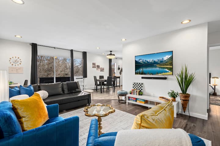 Old Town Condo Near Csu | Pool, Sauna, Gym & Bikes - Fort Collins, CO