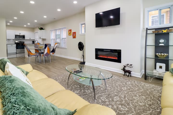 Modern Updates & Great Location! Detroit Duplex - 底特律