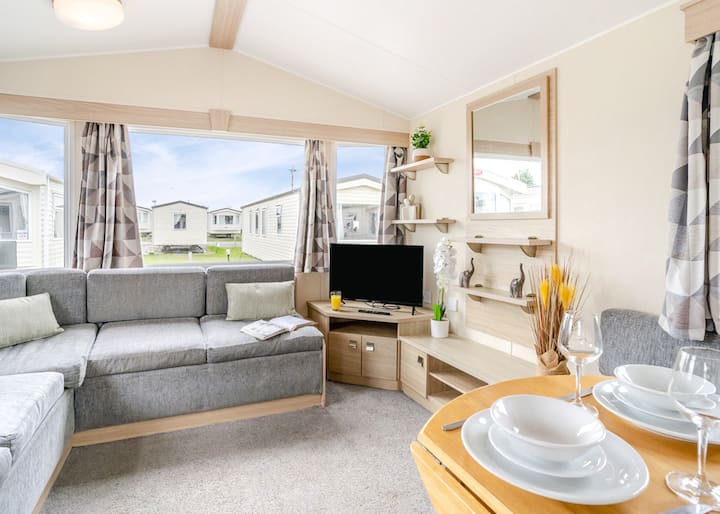 Bronze Caravan With Parking 6 - Porthcawl