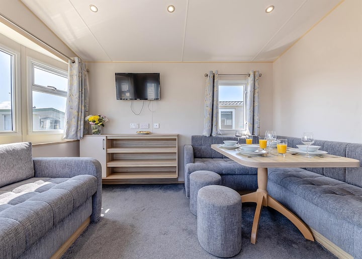 Bronze 2 Bedroom Caravan, Sleeps 6 - Shanklin