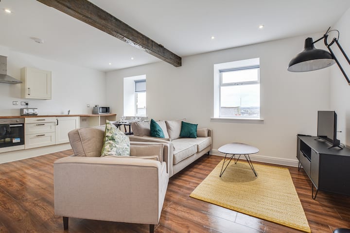 Canal View 2br Home For Families & Friends - Burnley