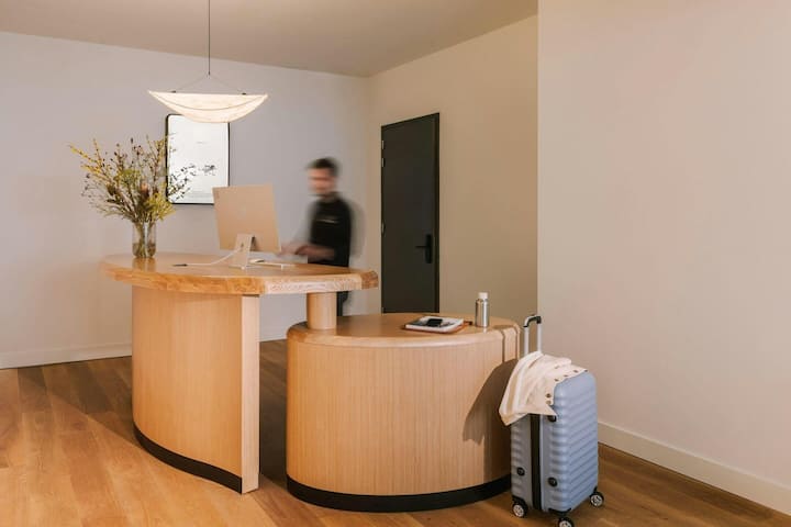 Refined Modern Style In The Heart - Rotterdam