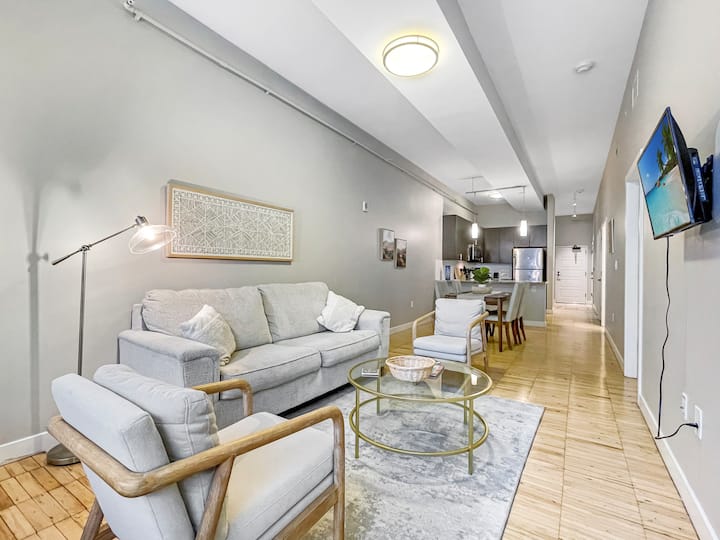 Beautiful 2br/2ba In Bldg Connected To Skywalk - Des Moines, IA