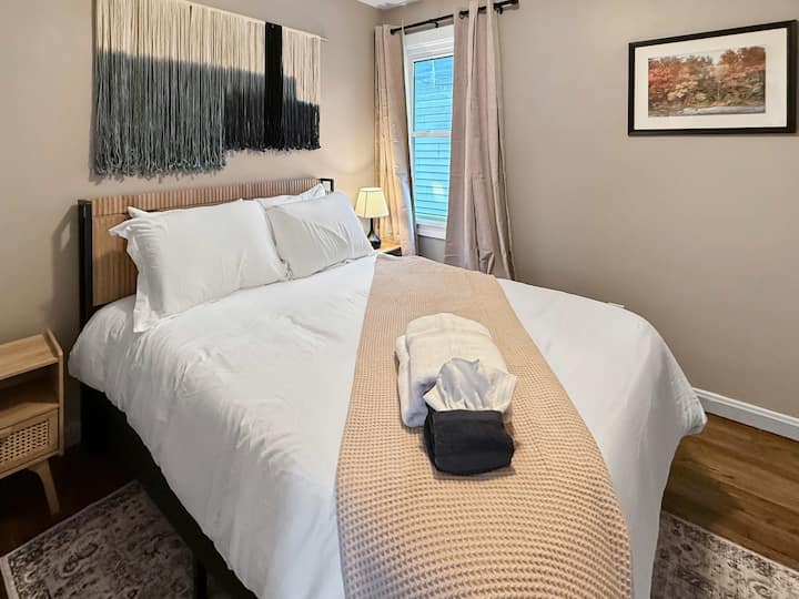 3 Private Apts In Tremont | Perfect For Groups - Cleveland