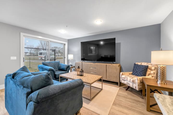Serene Birmingham Retreat - Bloomfield Township, MI