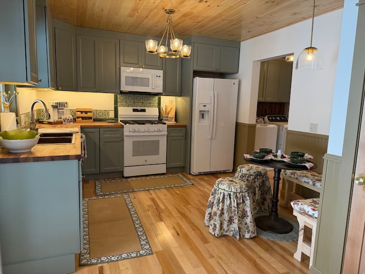 New Arcadia Beach Walk|golf|fireplace|king Bed - Bear Lake, MI