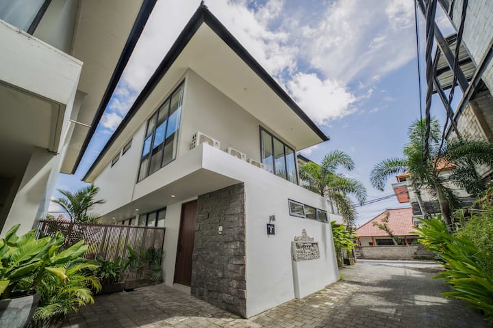 Villa Kammara: 4br Villa W/ Pool In Central Canggu - Canggu