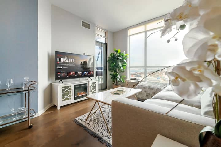Bright Downtown 1br | Dedicated Workspace | 55" Tv - Toronto