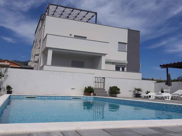 Appartement De Vacances Avec Piscine Et Vue Sur La - Starigrad