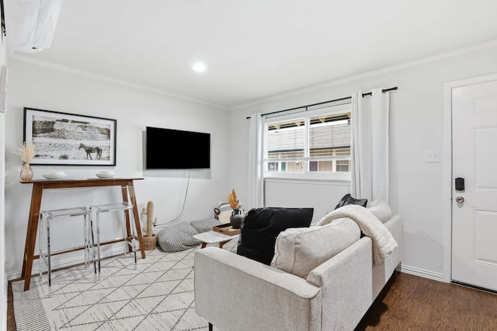 Cozy Apartment Near Tcu: Free Parking, Kitchen & W - Fort Worth, TX