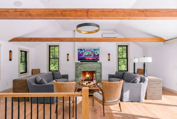 Stunning West End Retreat W/ Hot Tub + Roof Deck - Provincetown, MA