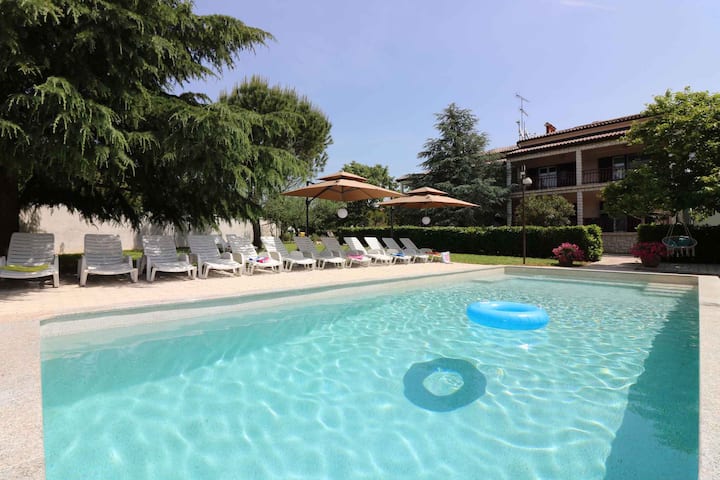Appartement De Vacances Avec Piscine Extérieure - Poreč
