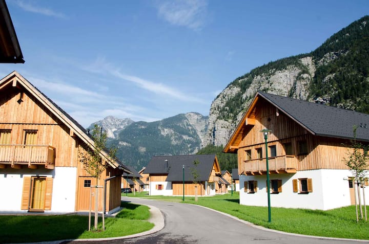Holiday Home With Indoor Pool, Wellness, Children' - Hallstatt