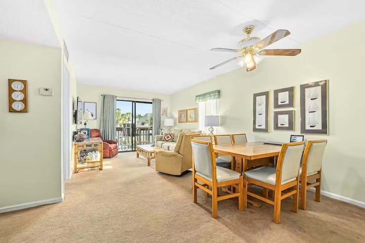St. Augustine Beach Retreat Villa - St. Augustine Beach, FL