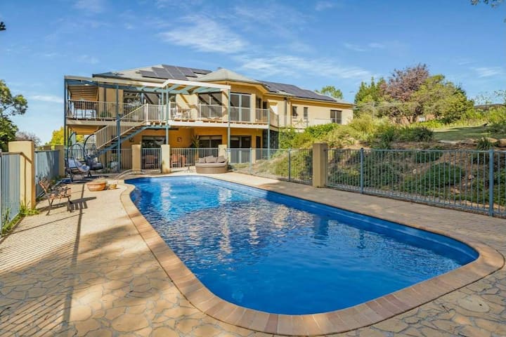 Beautiful Bilton - Pool, Firepit, Sleeps 10 - Orange