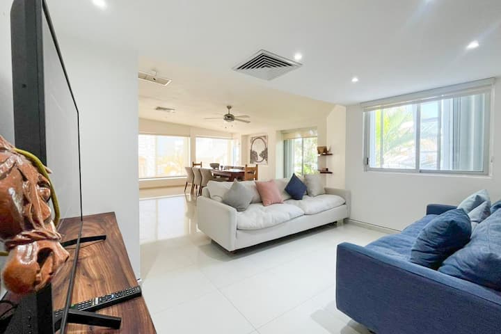 Villa Naha · Beachfront Charm With Pool - Cancún