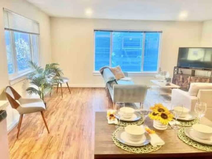 2br/2ba With Parking & Peaceful Vibes - Seattle, WA