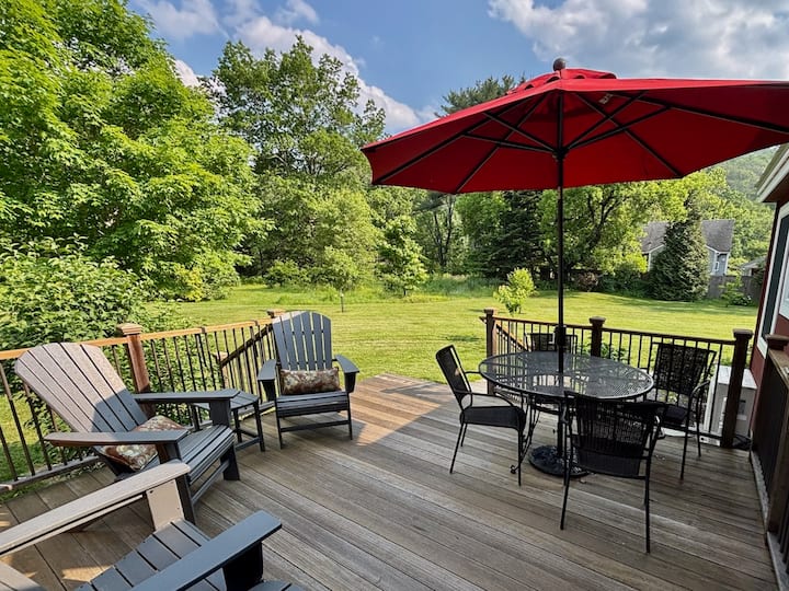Spotless And Sunny: Screened Porch, Sun Deck! - Great Barrington, MA