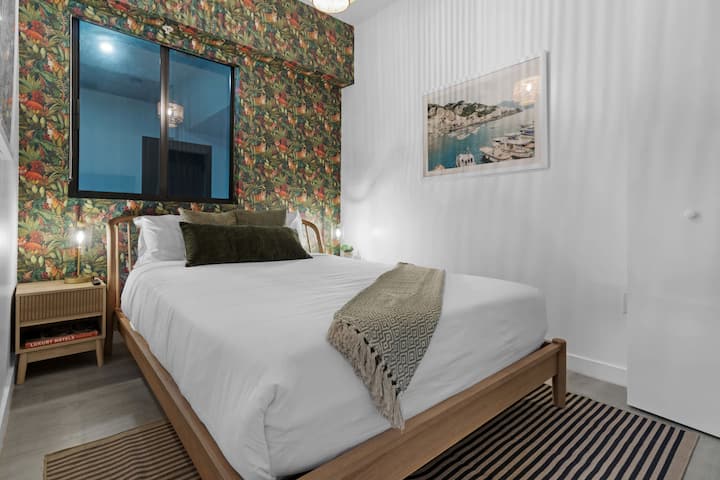 Wynwood Condo With Rooftop Pool - Miami, FL