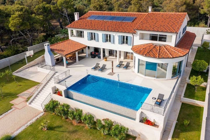 Beachfront Luxury Estate Near Historic ŠIbenik - Vodice