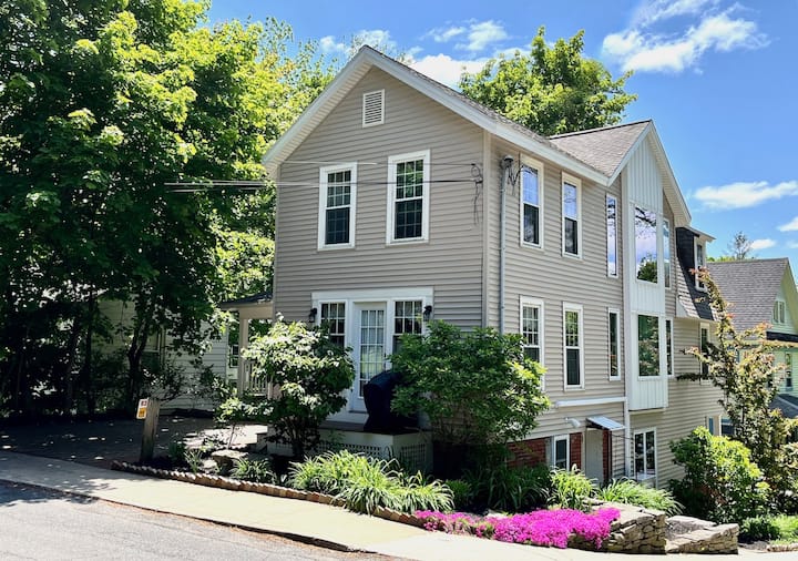 Spotless Townhouse, Steps To Gb Center! - Great Barrington, MA