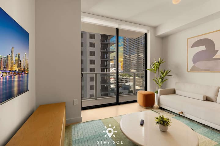 Prime Downtown Miami Apartment | Walkable - Miami, FL