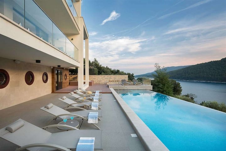 Refined Coastal Retreat With Panoramic Sea - Rabac