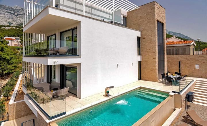 Elegant Dalmatian Escape Near Pebble Beach - Promajna