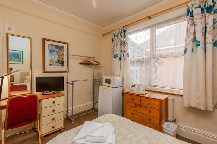 Twin-budget-sdb Privée Avec Douche-standard Twin R - Watford