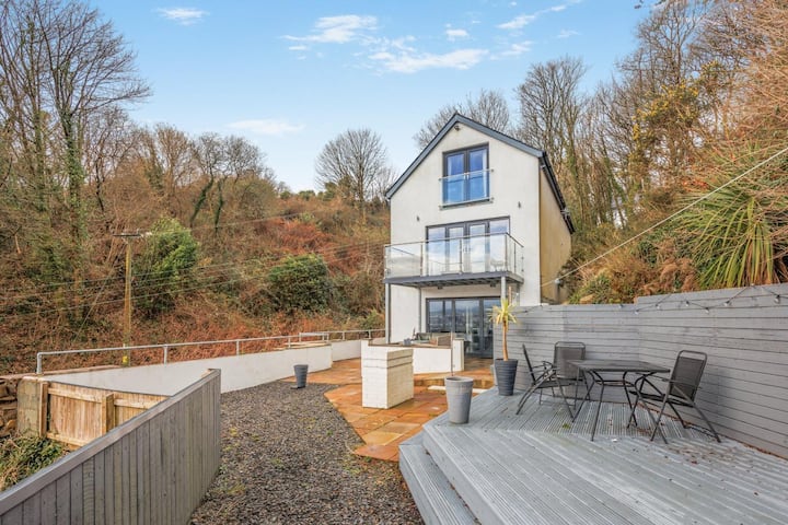 4 Bed In Goodwick (Oc-s34887) - Fishguard
