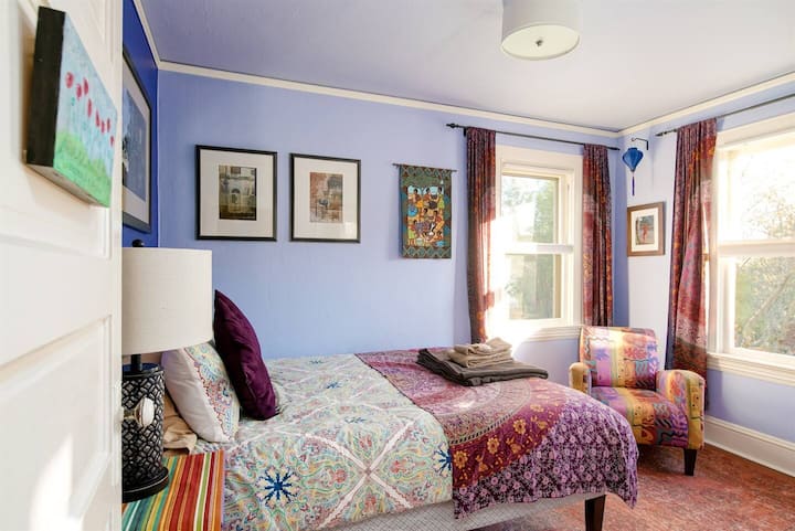 Sun-kissed Room For 1-2 In Historic Alberta Home - Portland, OR