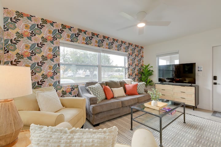 Hot Tub & Courtyard Access! North Palm Beach Home - North Palm Beach, FL