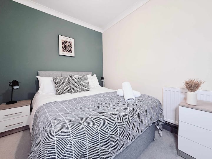 3br Contractor Stay In Ammanford | Parking & Wi-fi - Llanelli