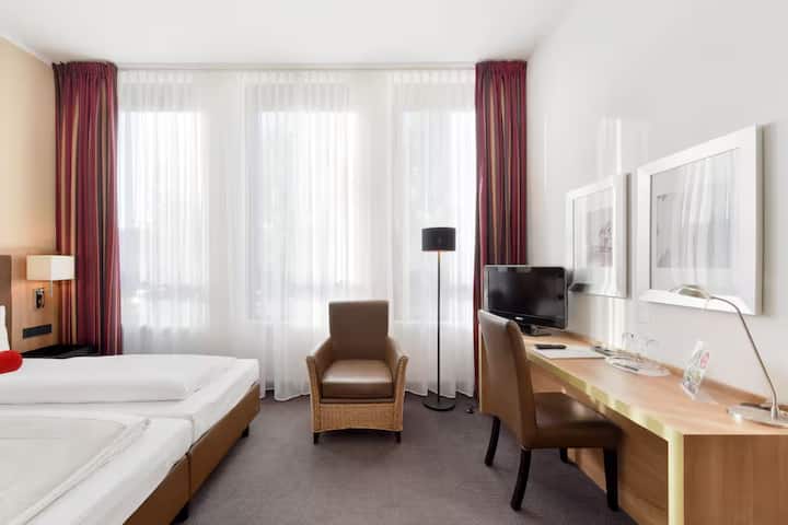 Charming Stay W/ Convenience, Near Hellabrunn Zoo - Munich