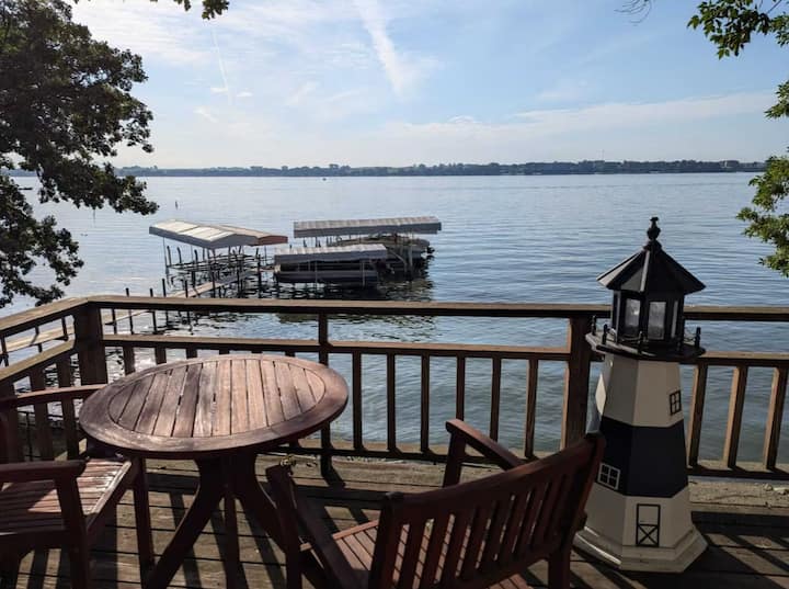East Lake Cabin W/ Boat Hoist - Spirit Lake, IA