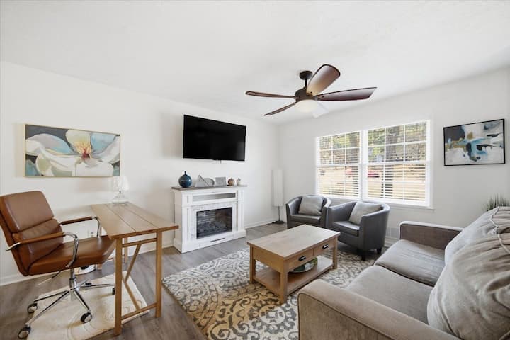 Pet-friendly Stylish  Home Near Arabia Mountain - Conyers, GA