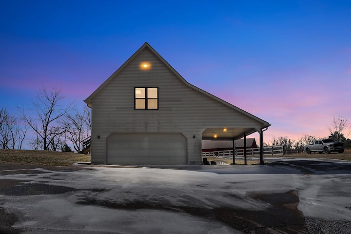 Private Country Studio W/ Deck & Skylights - Springfield, TN