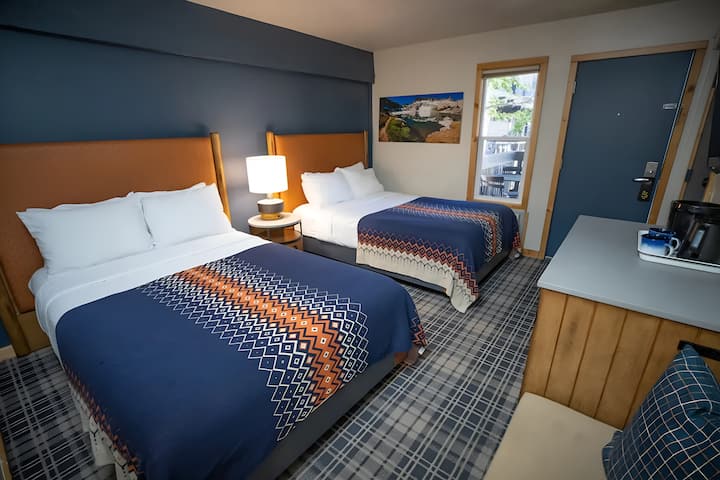 Stylish Alpine Chalet For Ski Trips Near Yosemite - Mammoth Lakes, CA