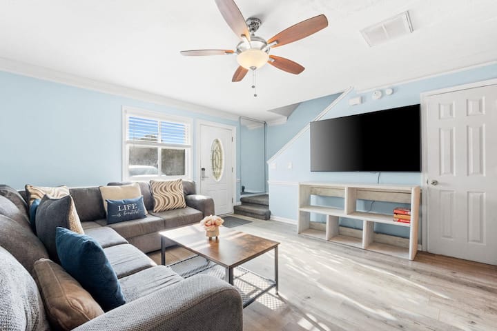 Gulf Highlands 160 - Pet Friendly Condo With Pools - Panama City Beach