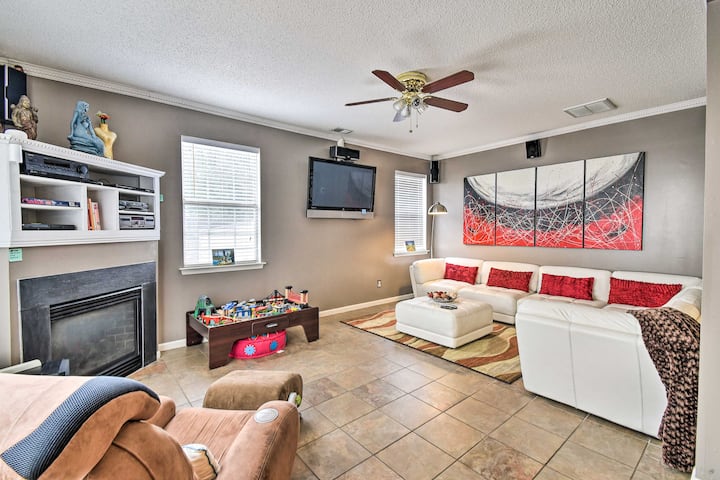 Hampton Home W/ Fireplace + Close To Beaches! - Hampton, VA
