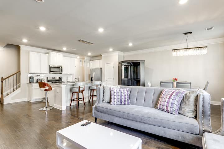 Lawrenceville Townhome W/ Community Pool Access! - Lawrenceville, GA
