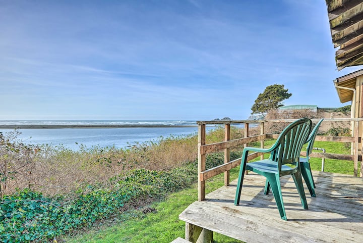 Smith River Vintage Cabin: Oceanfront Deck + Views - Smith River, CA