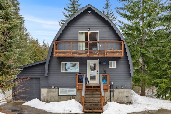 Hot Tub & Sauna: Mountain Living At Hyak Cabin! - Snoqualmie Pass, WA